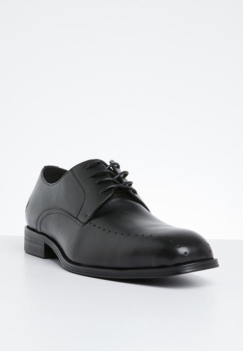 Tram line punched vamp lace up - black