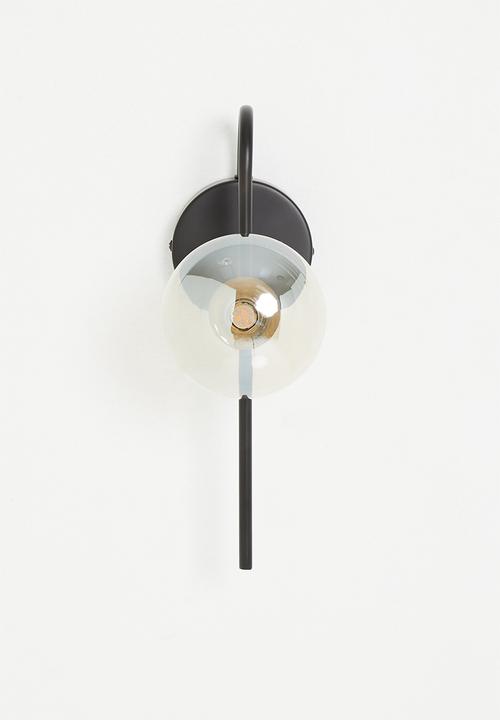 Leo Wall Light