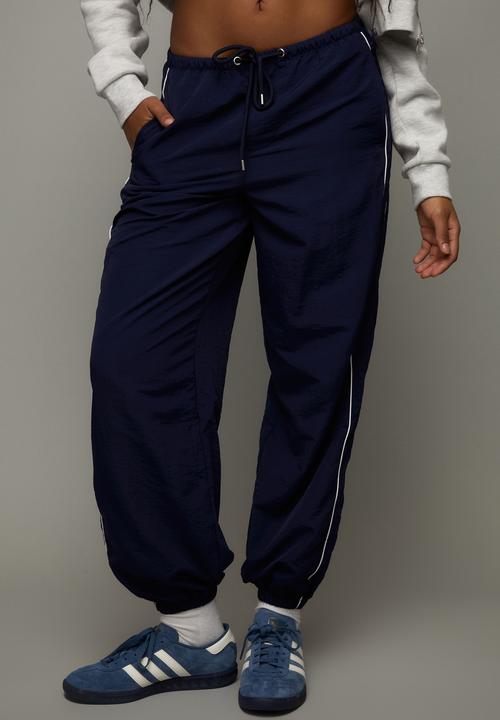 Relaxed lightweight track pant - navy/white Factorie Trousers ...