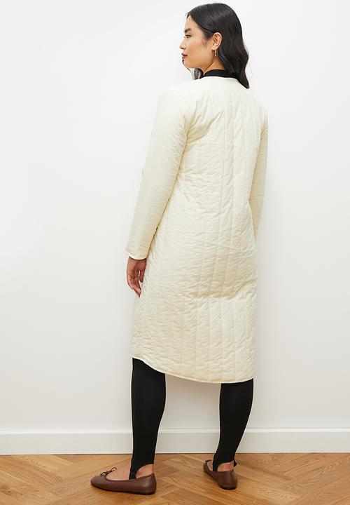 Collarless puffer coat- ecru