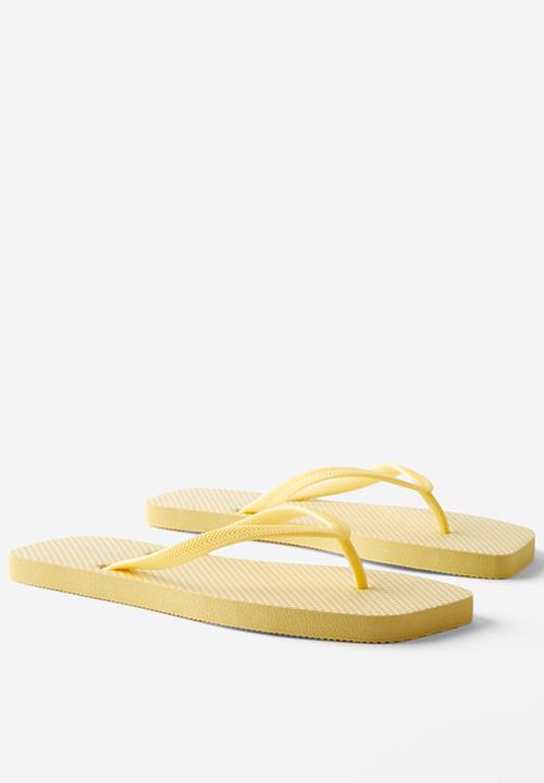 Square toe flip flop - yellow