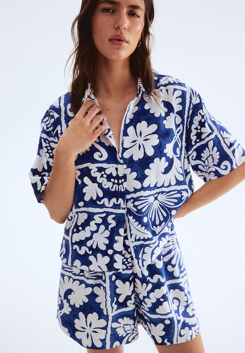 Short-sleeved twill shirt - bright blue/patterned - 1286483002