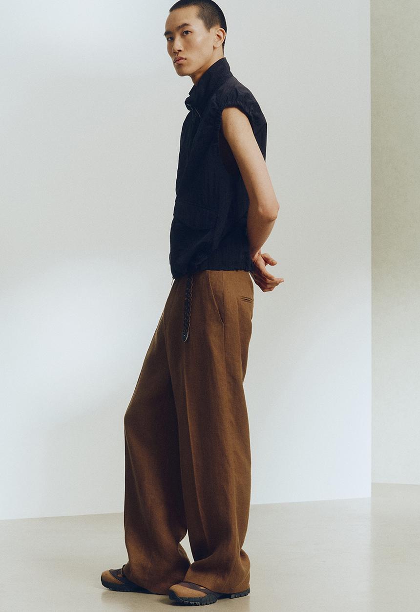 H&M Atelier: Loose fit linen trousers - brown - 1321681001