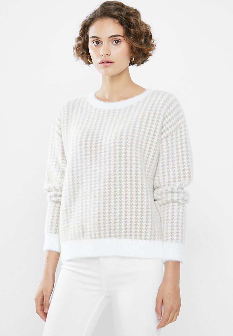 Diana fluffy pullover - pink MANGO Knitwear | Superbalist.com