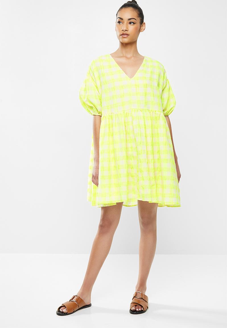 Check swing dress with puff sleeve - neon yellow Glamorous Dresses ...