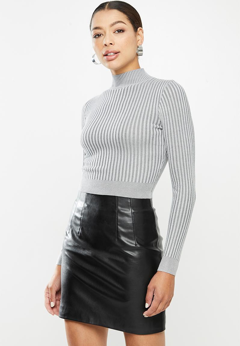 2 tone knit ribbed high neck cropped top -grey