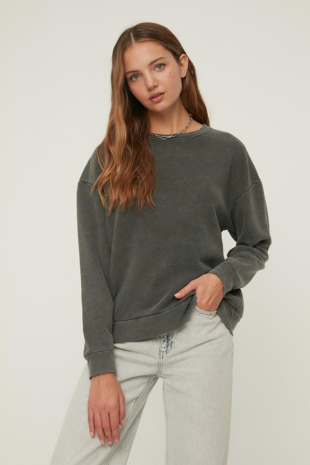 Back printed loose wash thin knitted sweatshirt - anthracite Trendyol ...