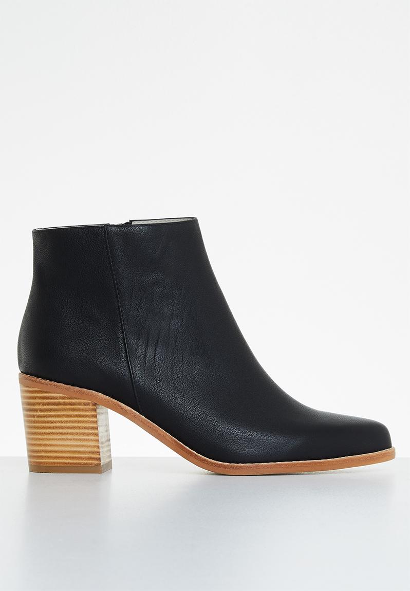 Ruby leather ankle boot - black