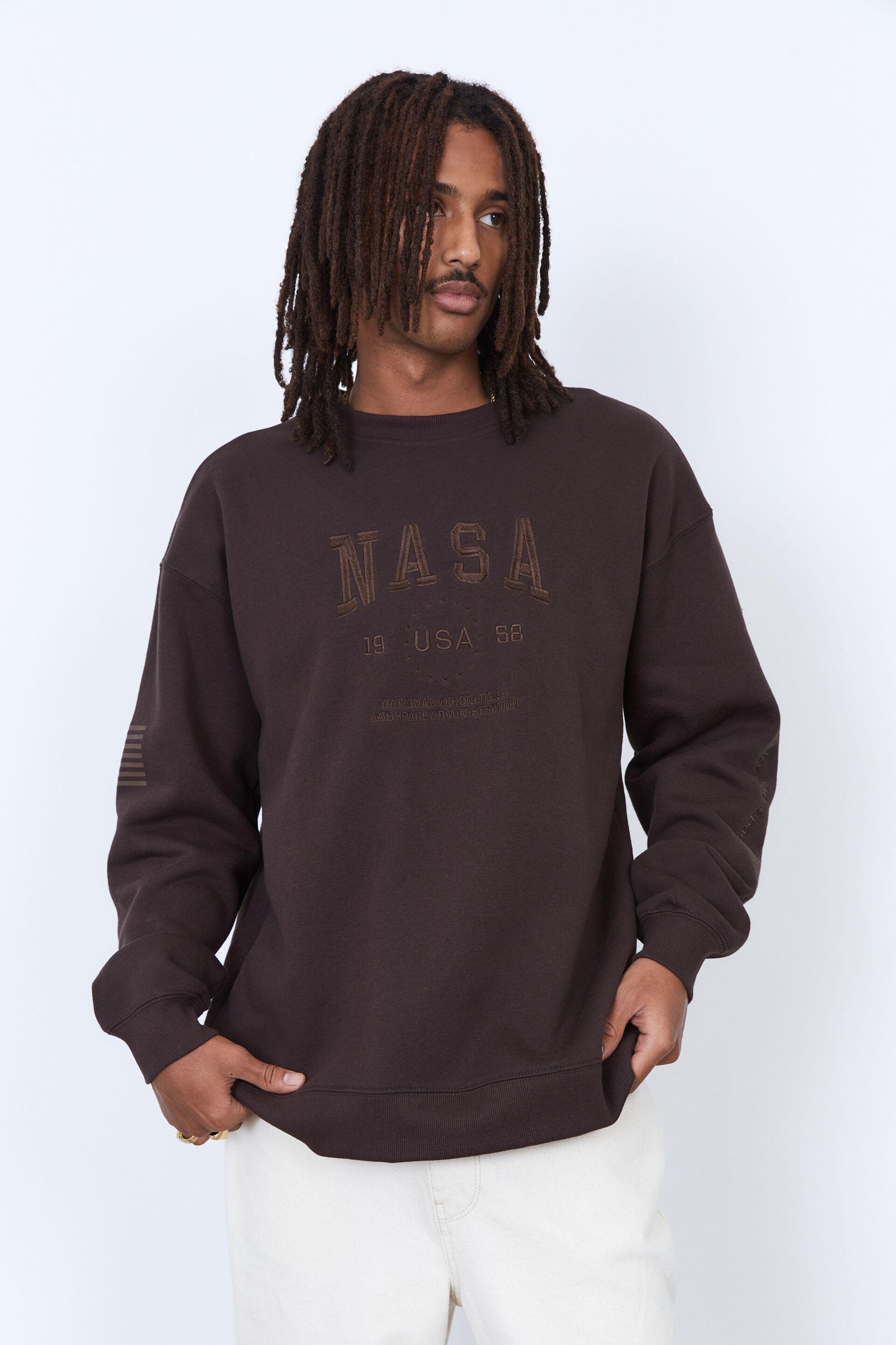 Oversized nasa crew - lcn nas choc torte with nasa emblem