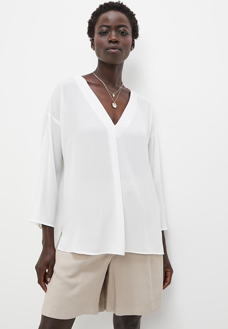 V-neck hi low hem shell - milk edit Blouses | Superbalist.com