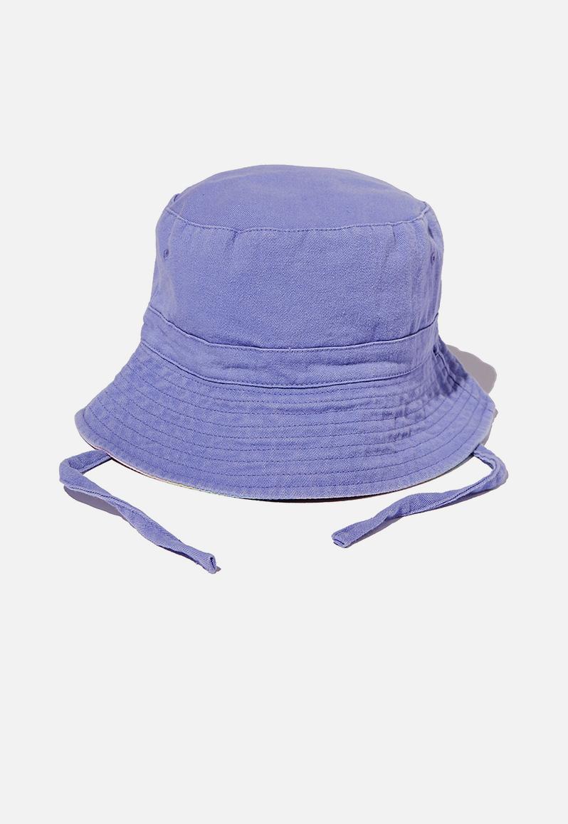 Reversible bucket hat - bondi rainbow stripe/violet surf Cotton On ...