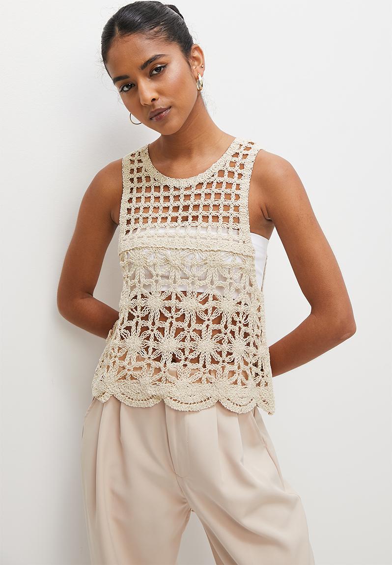 Sleeveless cutout shell - natural