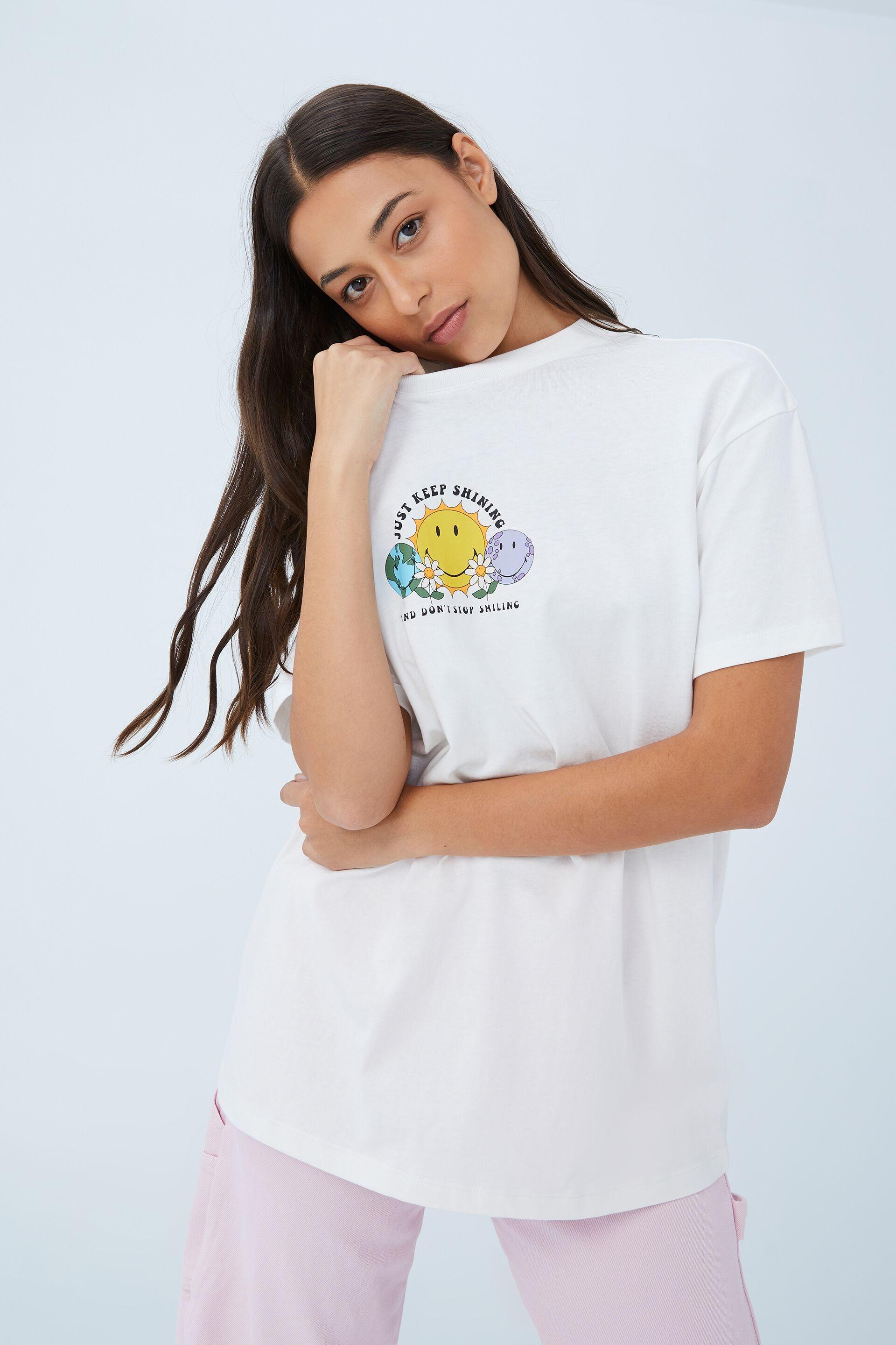 Boyfriend fit graphic license tee - lcn sm smiley keep shining/vintage ...