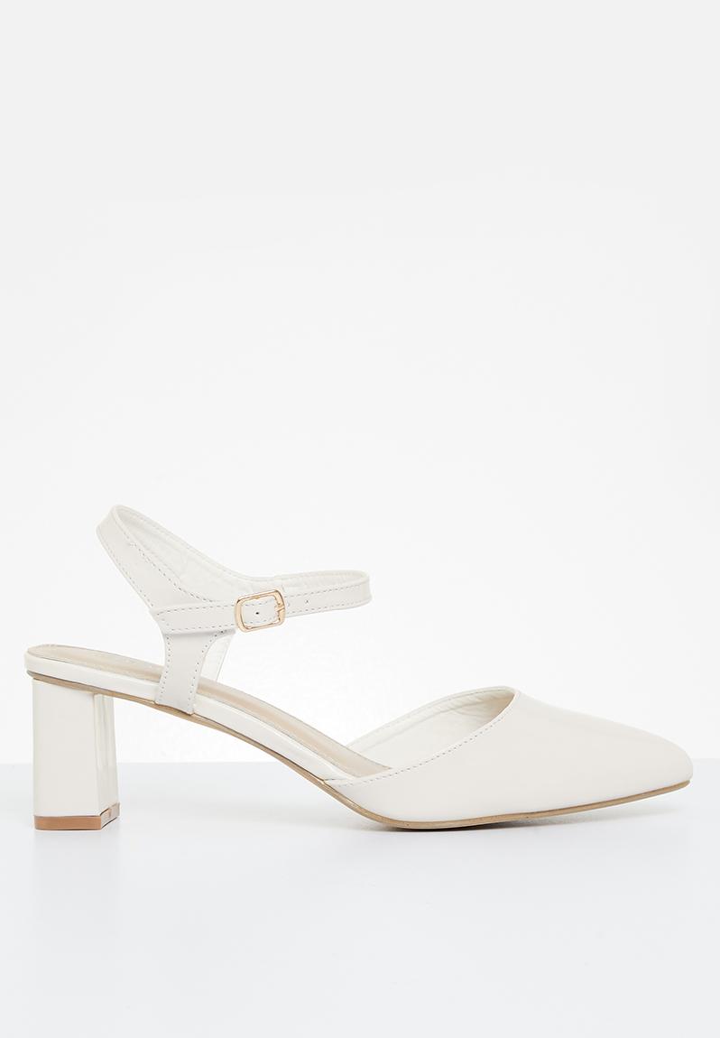 Jaylin anklestrap block heel - cream