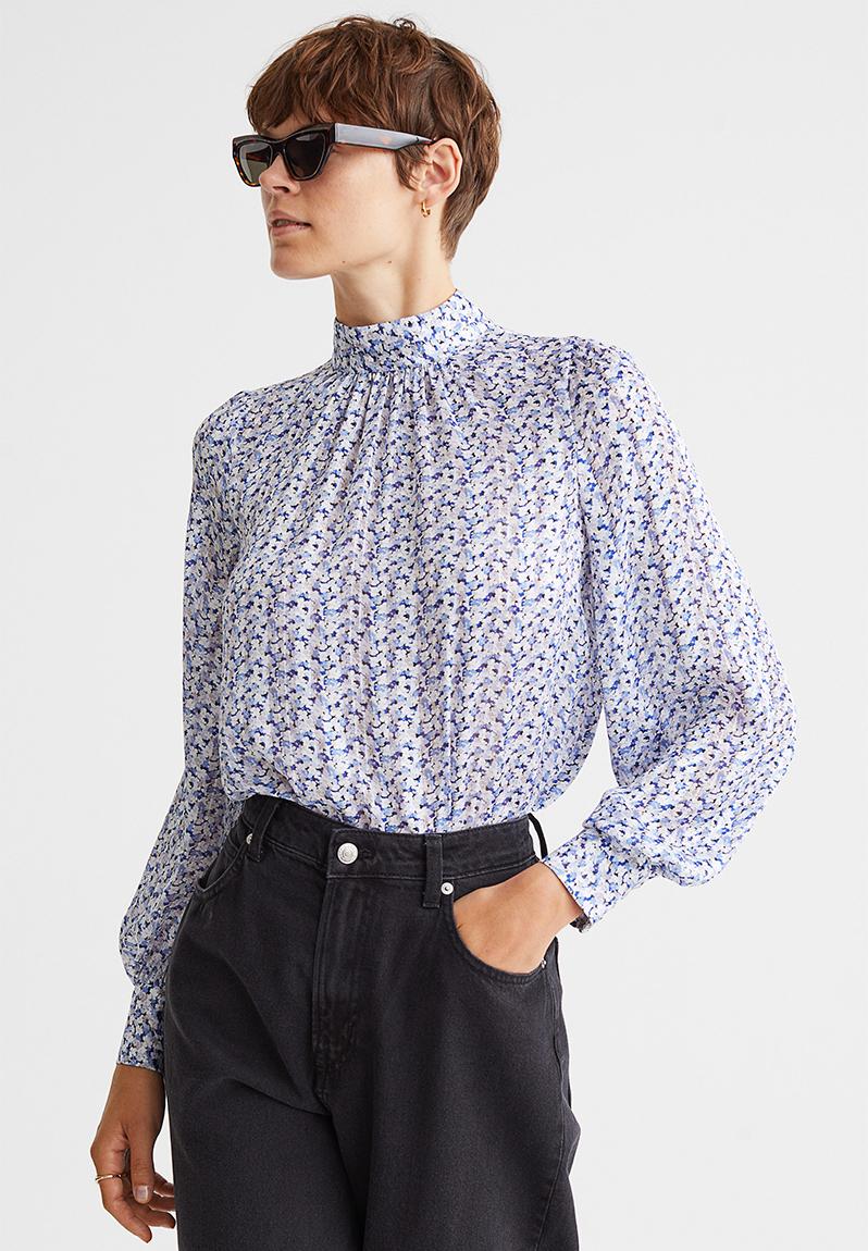 Stand-up collar satin blouse - blue/small flowers - 1088810001 H&M ...