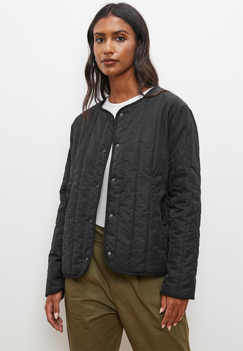 Collarless puffer - black