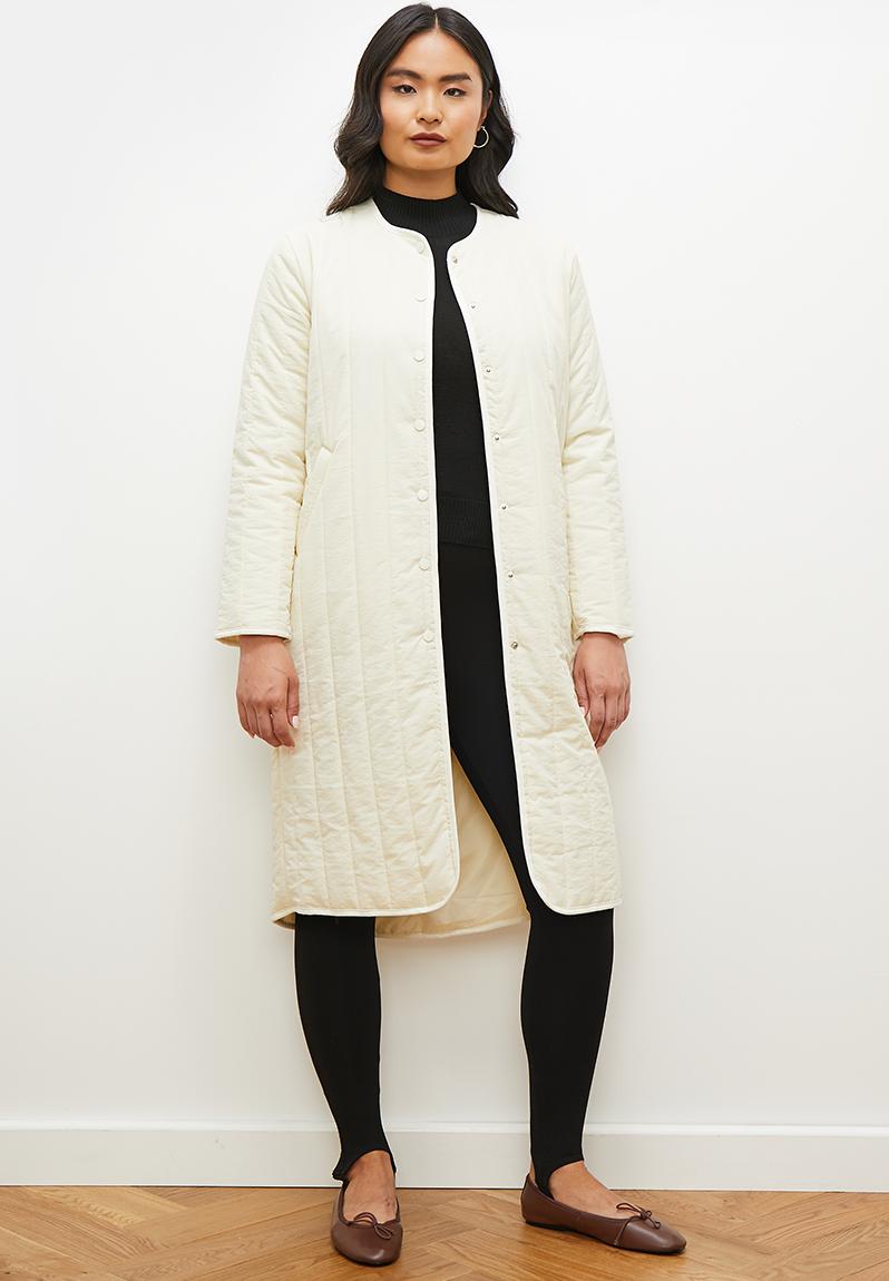Collarless puffer coat- ecru