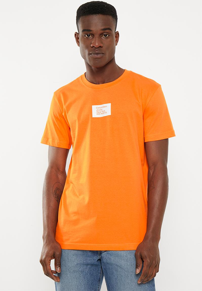 Colored address small box tee - vibrant orange Calvin Klein T-Shirts ...