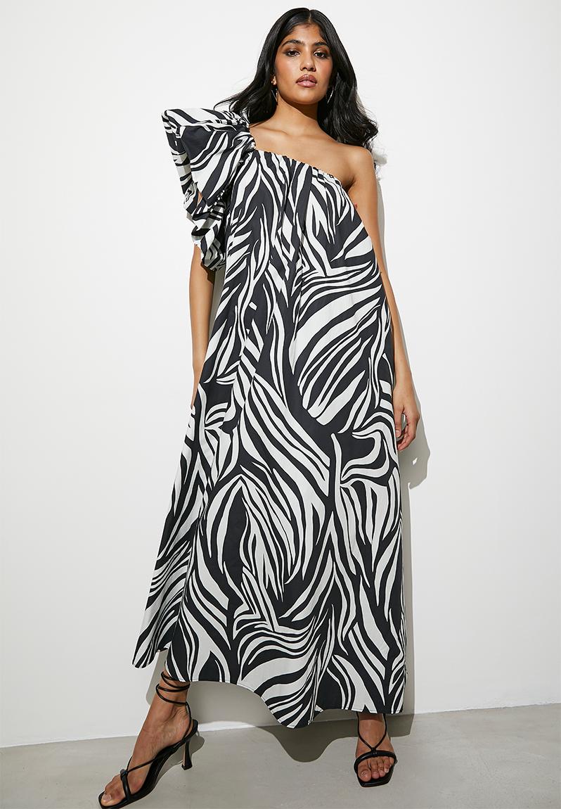 Statement trapeze maxi with ruffle detail - abstract animal