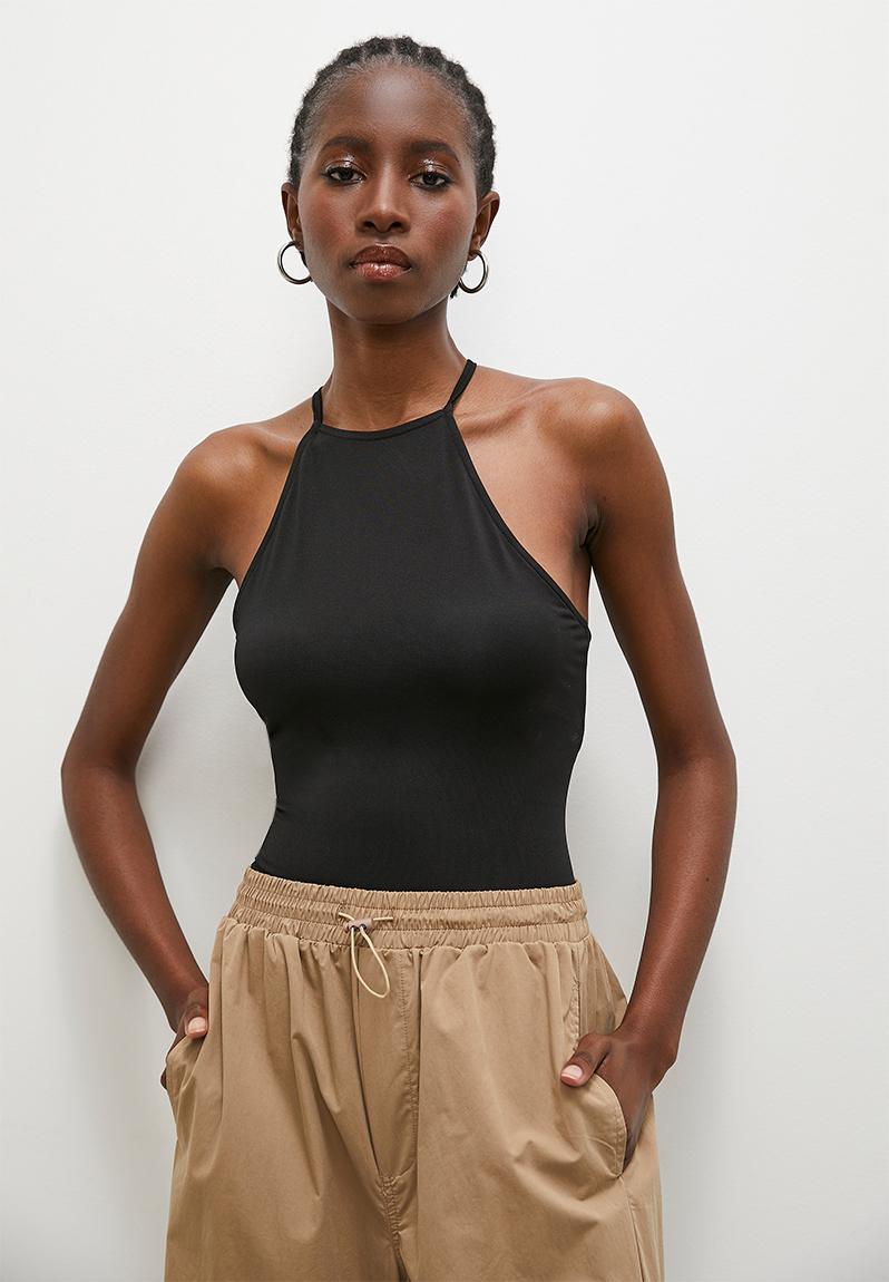 Open back halter vest - black