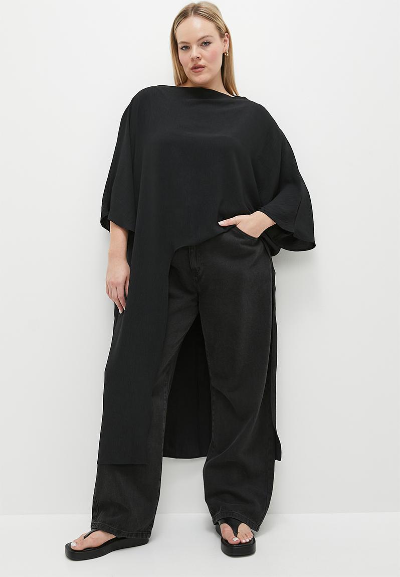 Exaggerated drape shell - black.