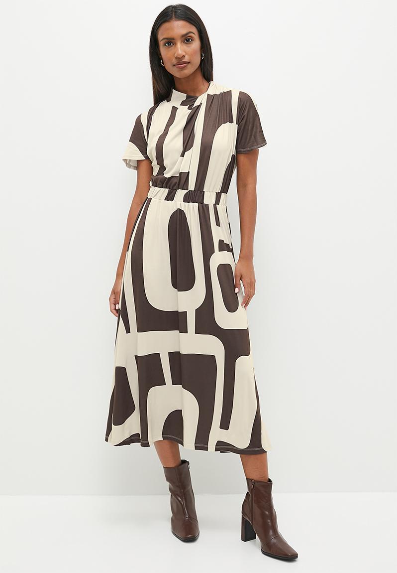 extend sleeve fit & flare knit dress - choc stone curvy6