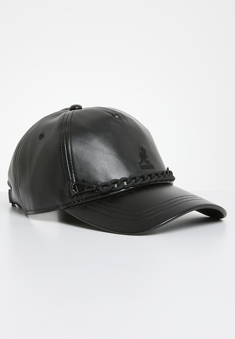 Chain faux leather cap - black