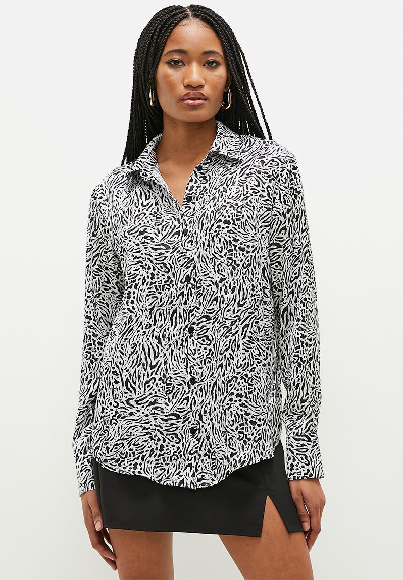 Talk Business: Simple Button Up Blouse - Black/White