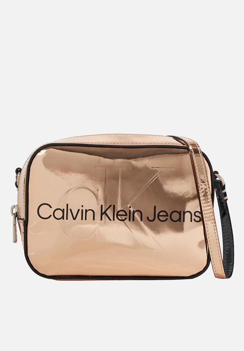 Sculpted camera bag-rose gold