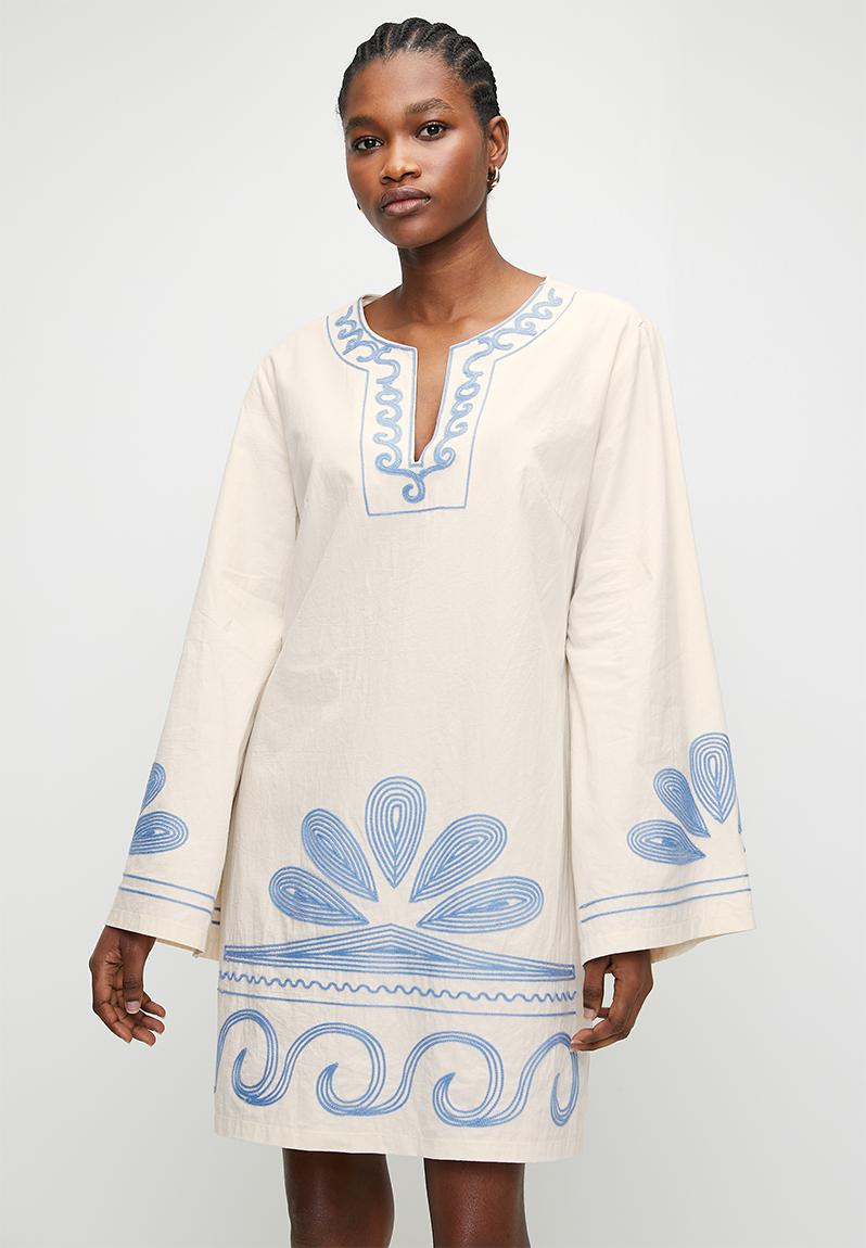 Embroidery shift dress - ecru & blue