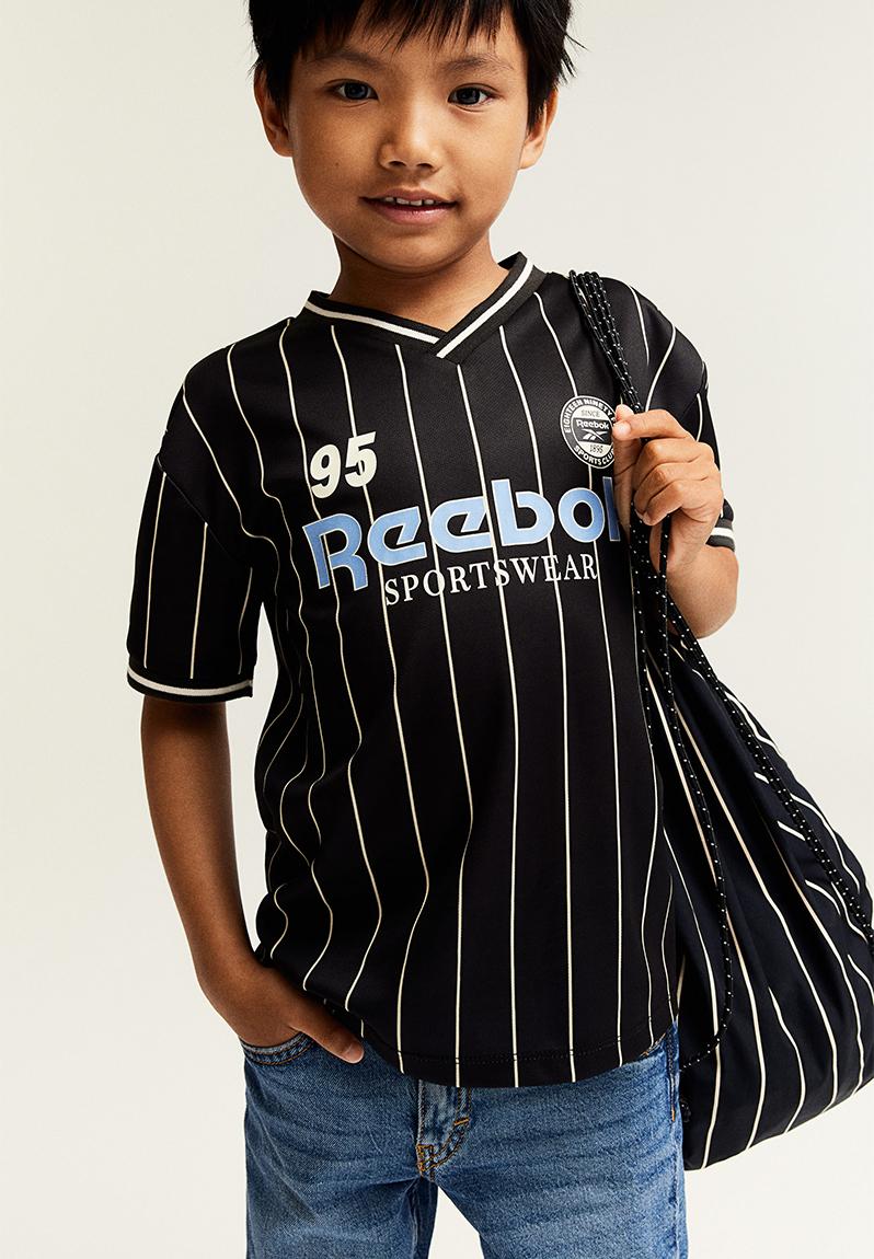 Reebok X H&M : Printed football shirt - black - 1242564001 H&M Tops ...
