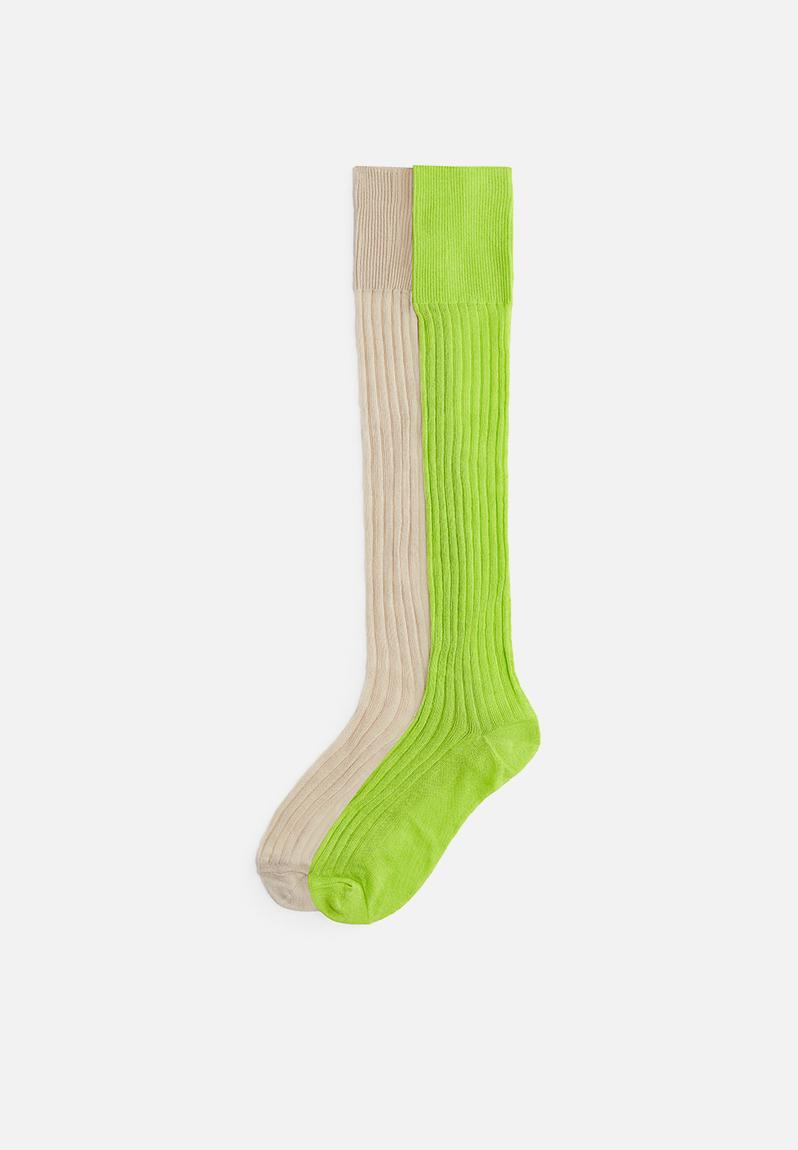 H&M Studio: 2-pack silk-blend knee socks - lime green/light beige ...