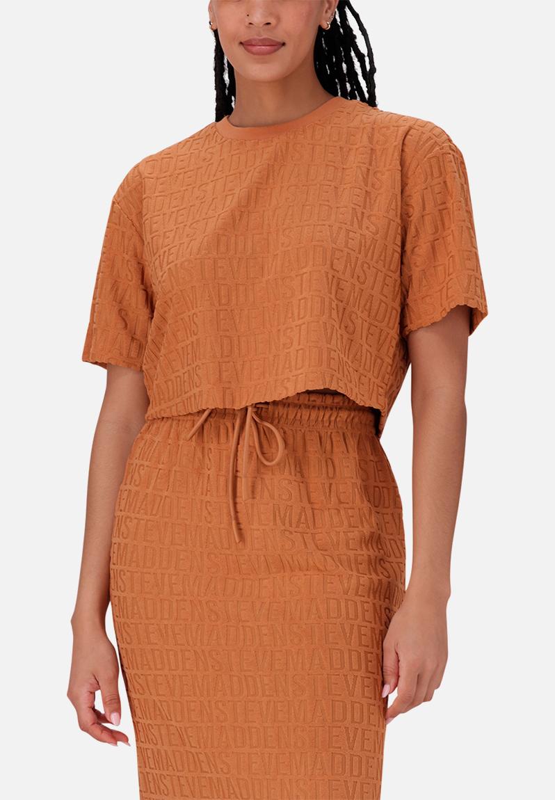 Alondra Embossed Logo Boxy T-Shirt - Dark Caramel