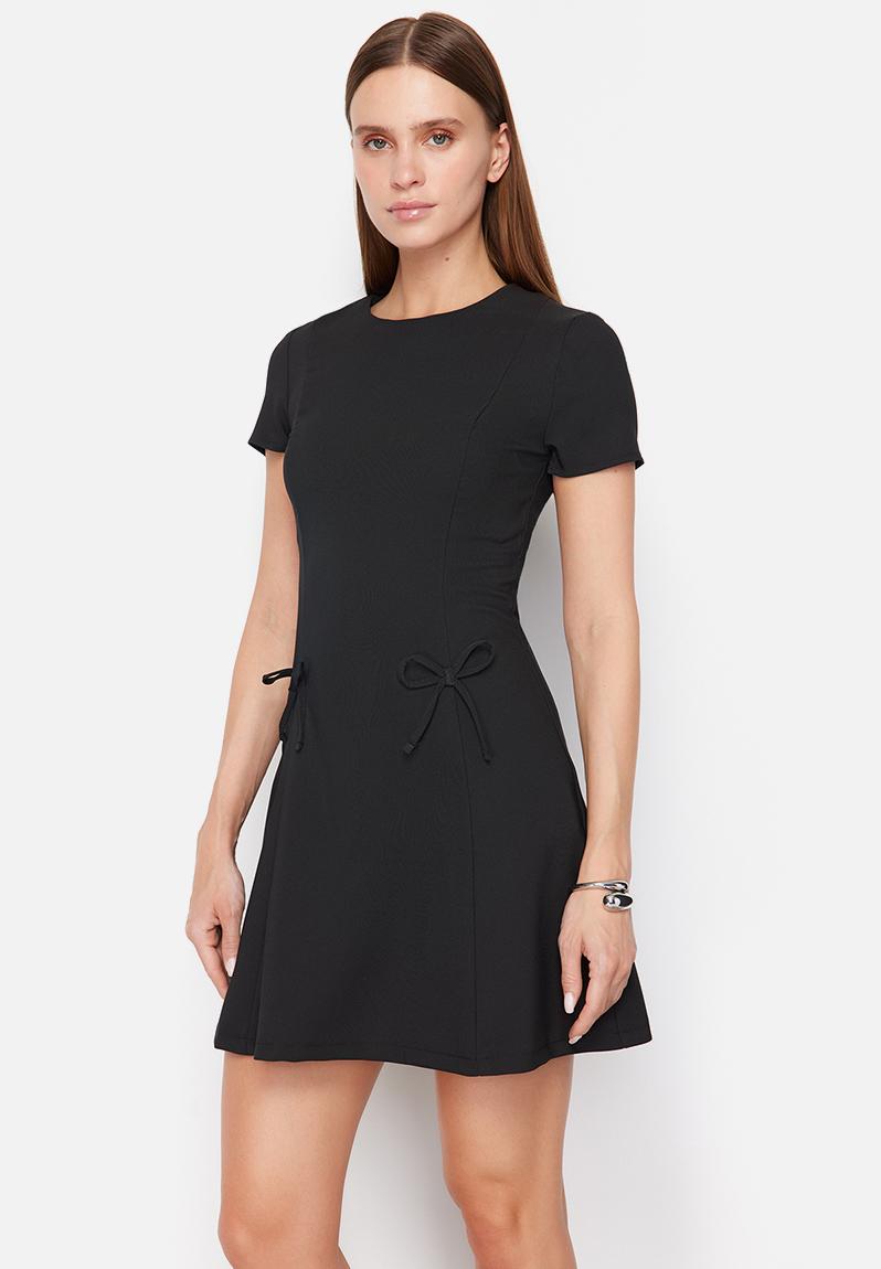 Skirt waist opening bow detail mini woven dress - black