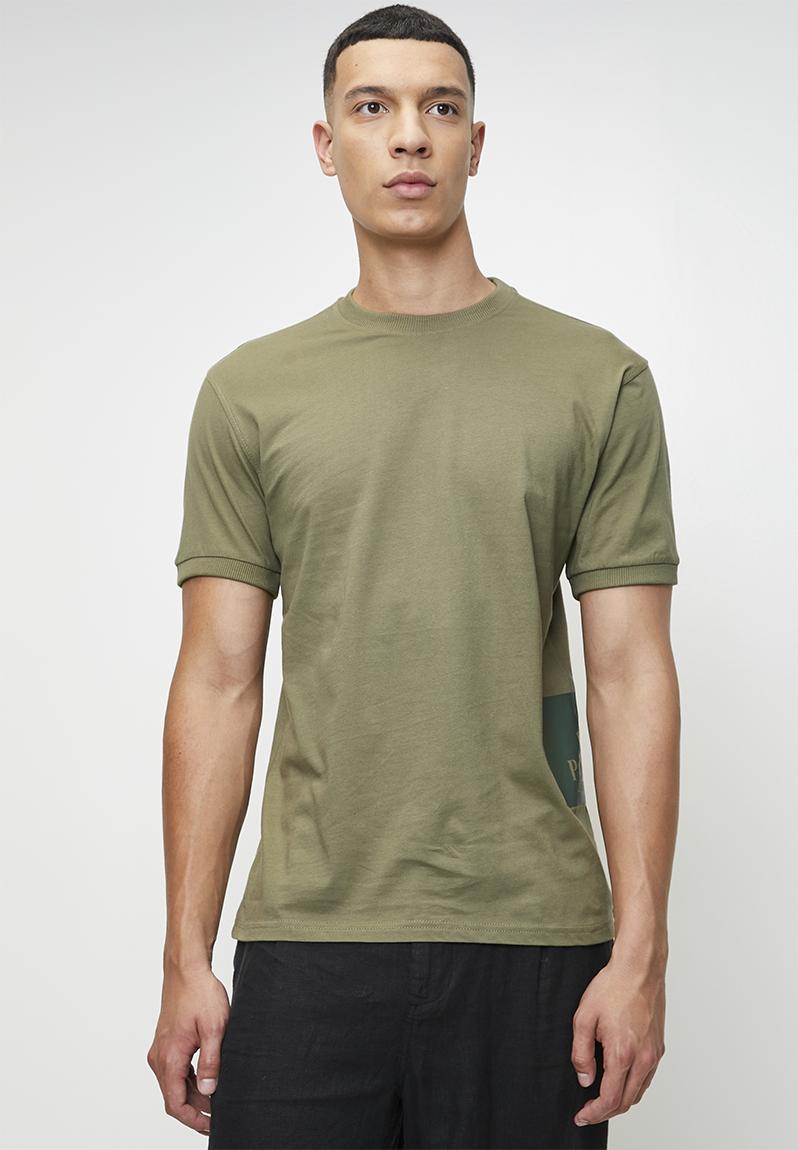 SIYABONGA PJC SS SIDE LOGO TEE - OLIVE