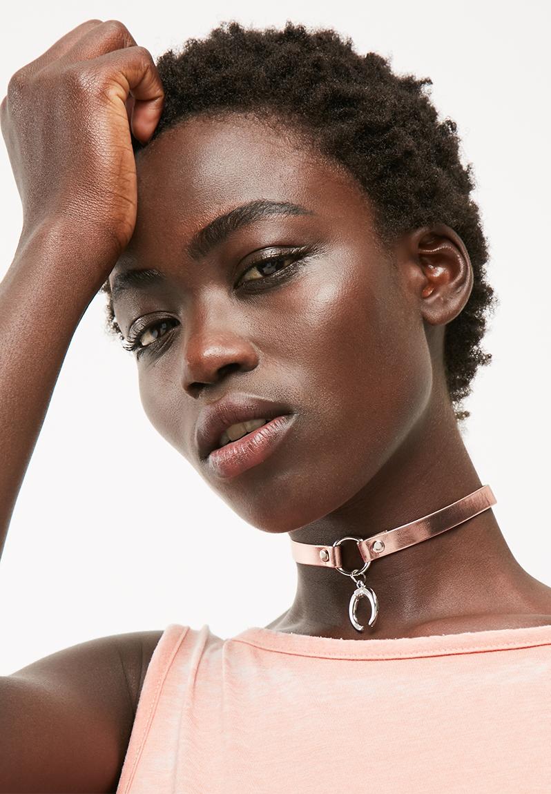Moon pendant choker necklace - rose gold Missguided Jewellery ...
